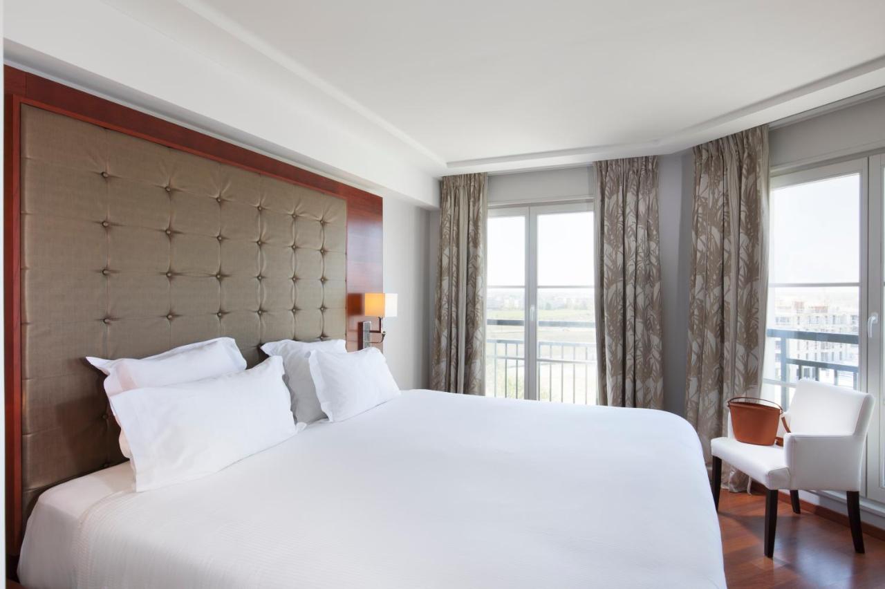 11 Best Hotels Near Disneyland Paris - Stay to Wander