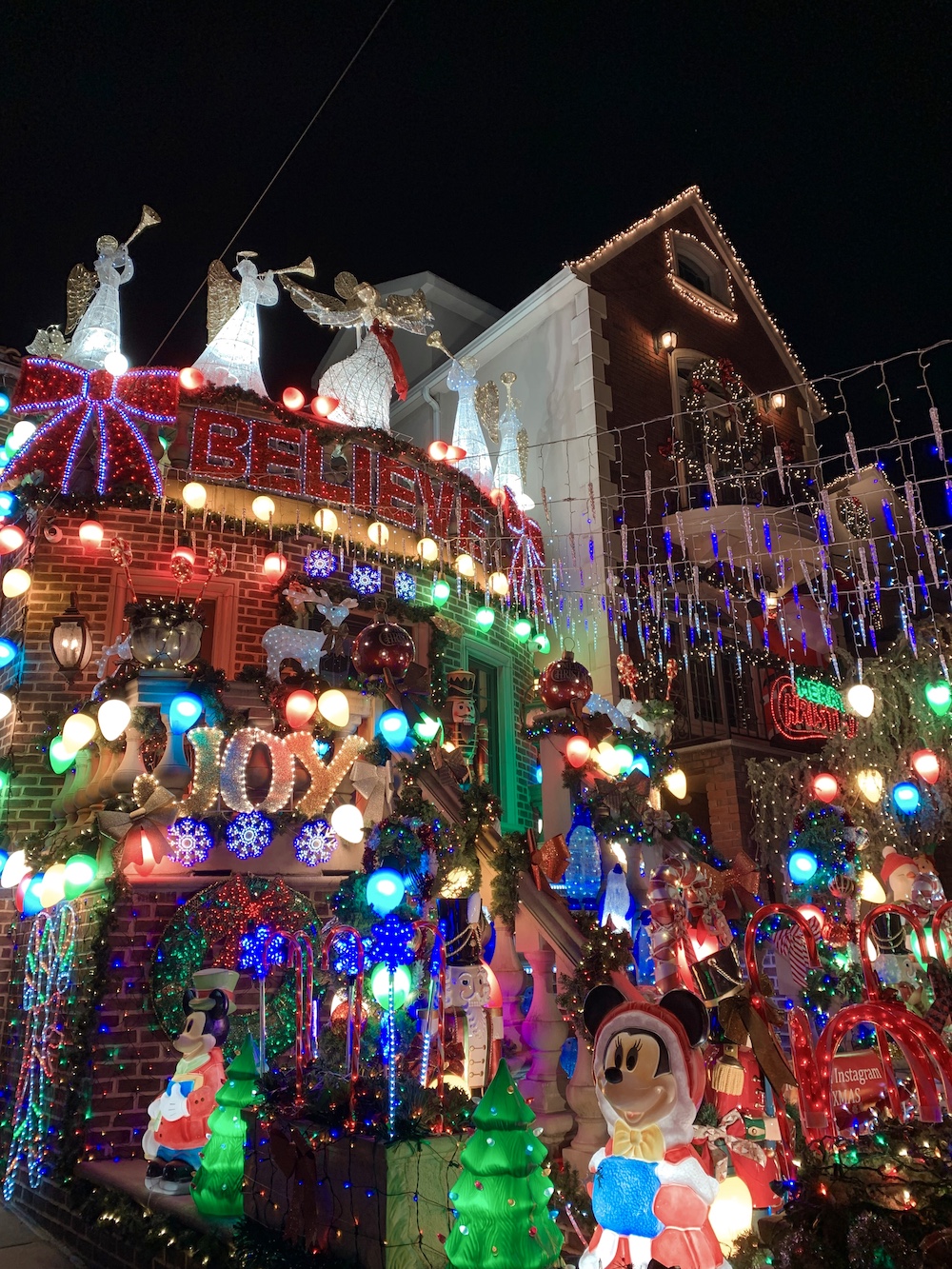 How to Visit the Dyker Heights Christmas Lights - Stay to Wander