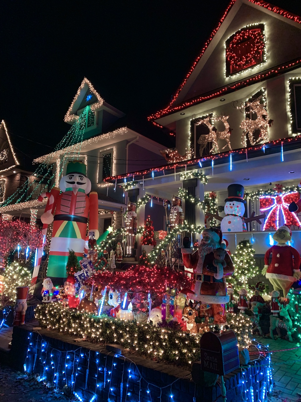 How to Visit the Dyker Heights Christmas Lights - Stay to Wander