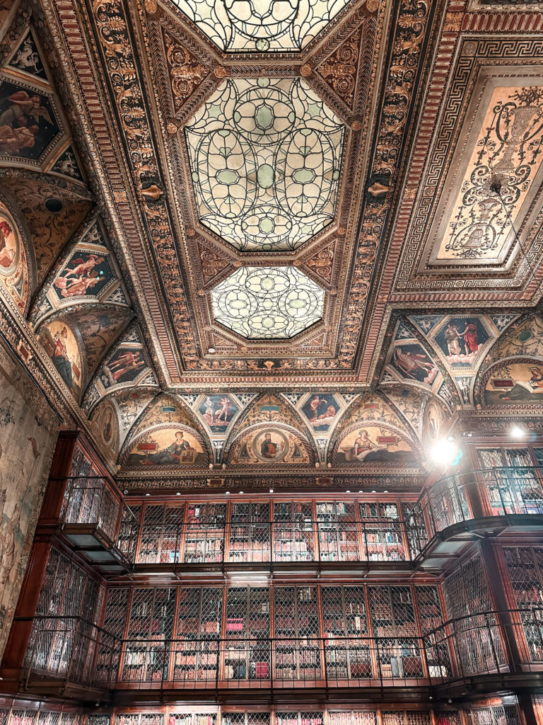 A Guide to NYC for Book Lovers - Stay to Wander