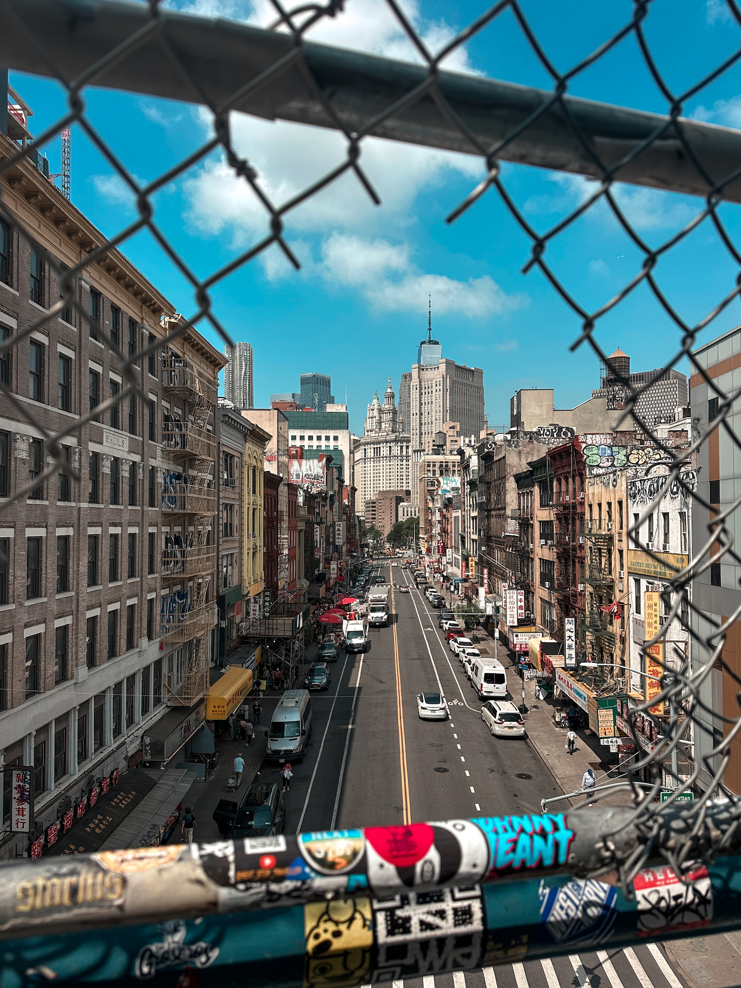 Walking Across the Manhattan Bridge in New York - Stay to Wander