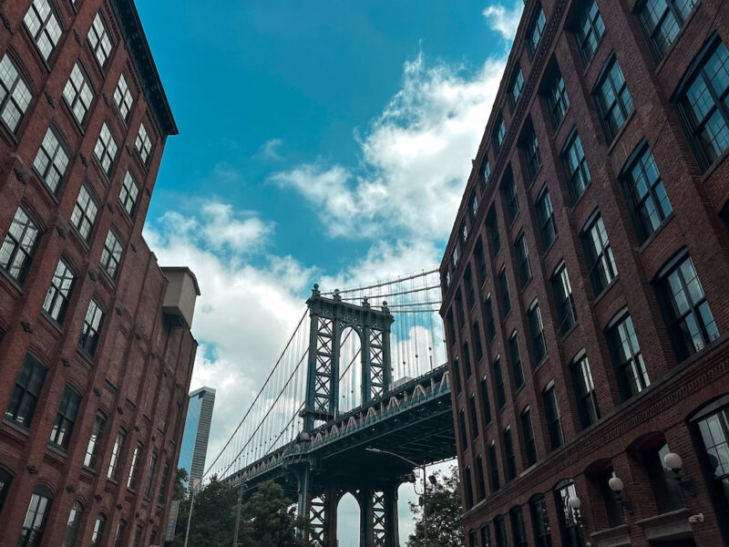 Walking Across the Manhattan Bridge in New York - Stay to Wander